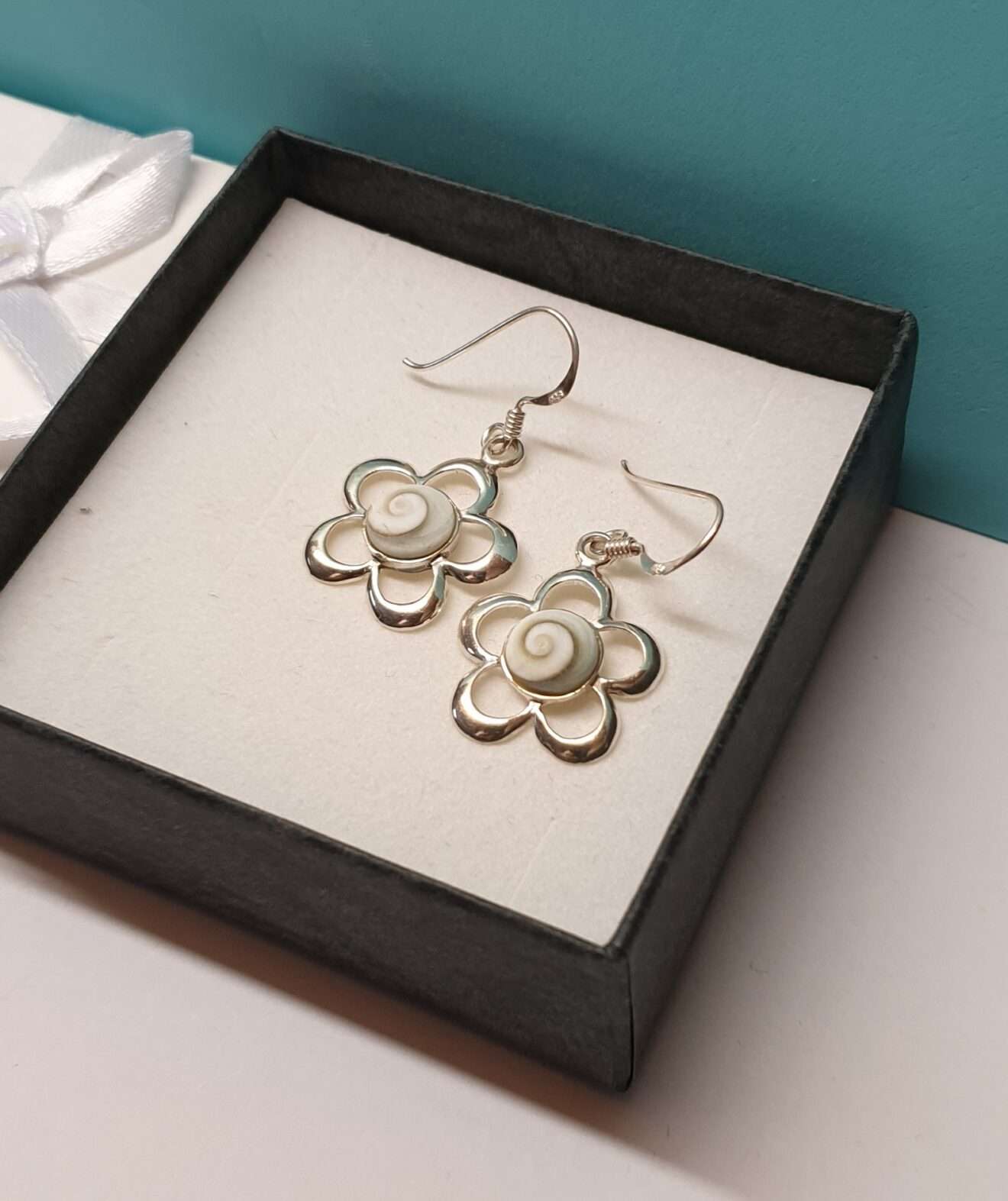 Ohrringe Ohrhänger Ohrhaken Silber 925 Blume Blüte floral Shivamuschel ...